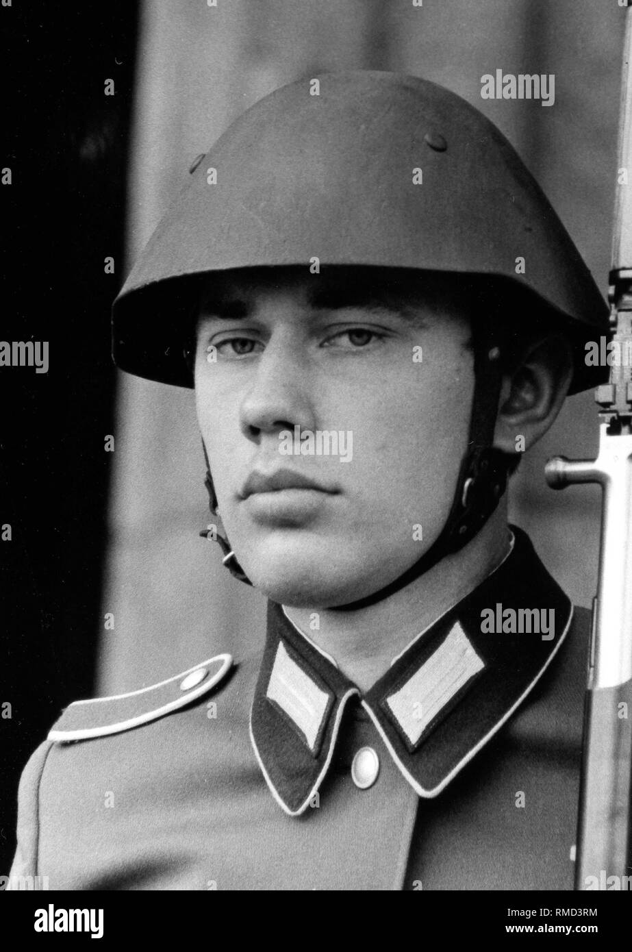 East german guard soldier hi-res stock photography and images - Alamy