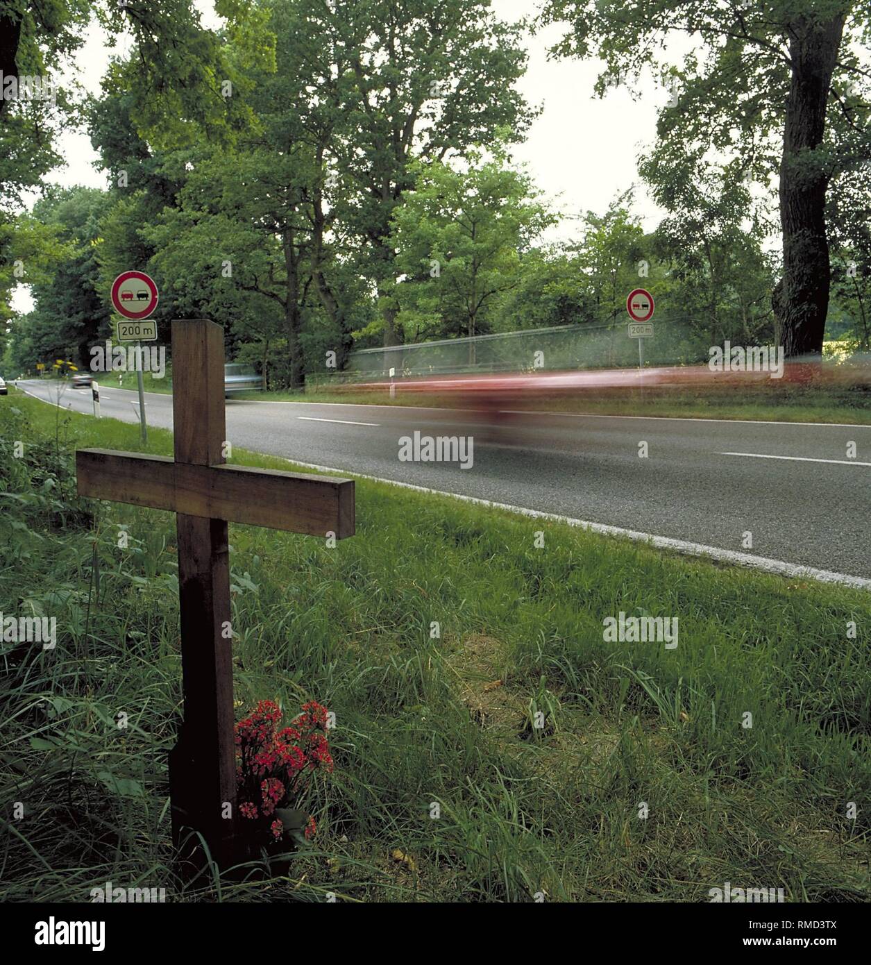 Icon of deadly traffic accidents, cross to commemorate an accident ...