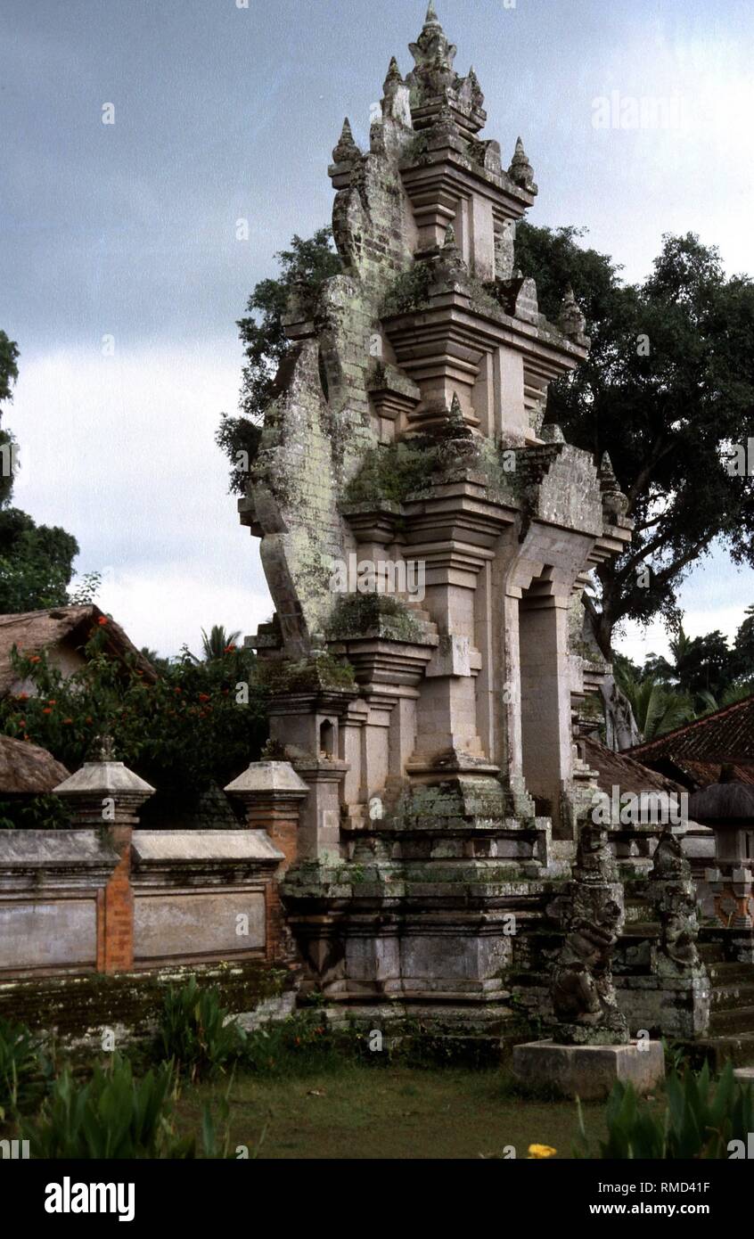 Detached entrance gate to a temple complex Stock Photo - Alamy