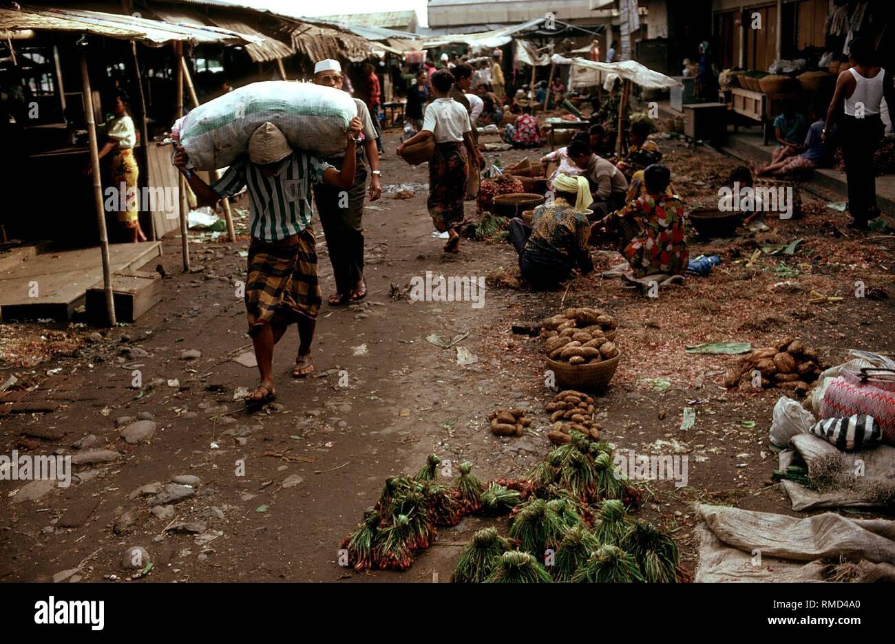 Offer of goods hi-res stock photography and images - Alamy