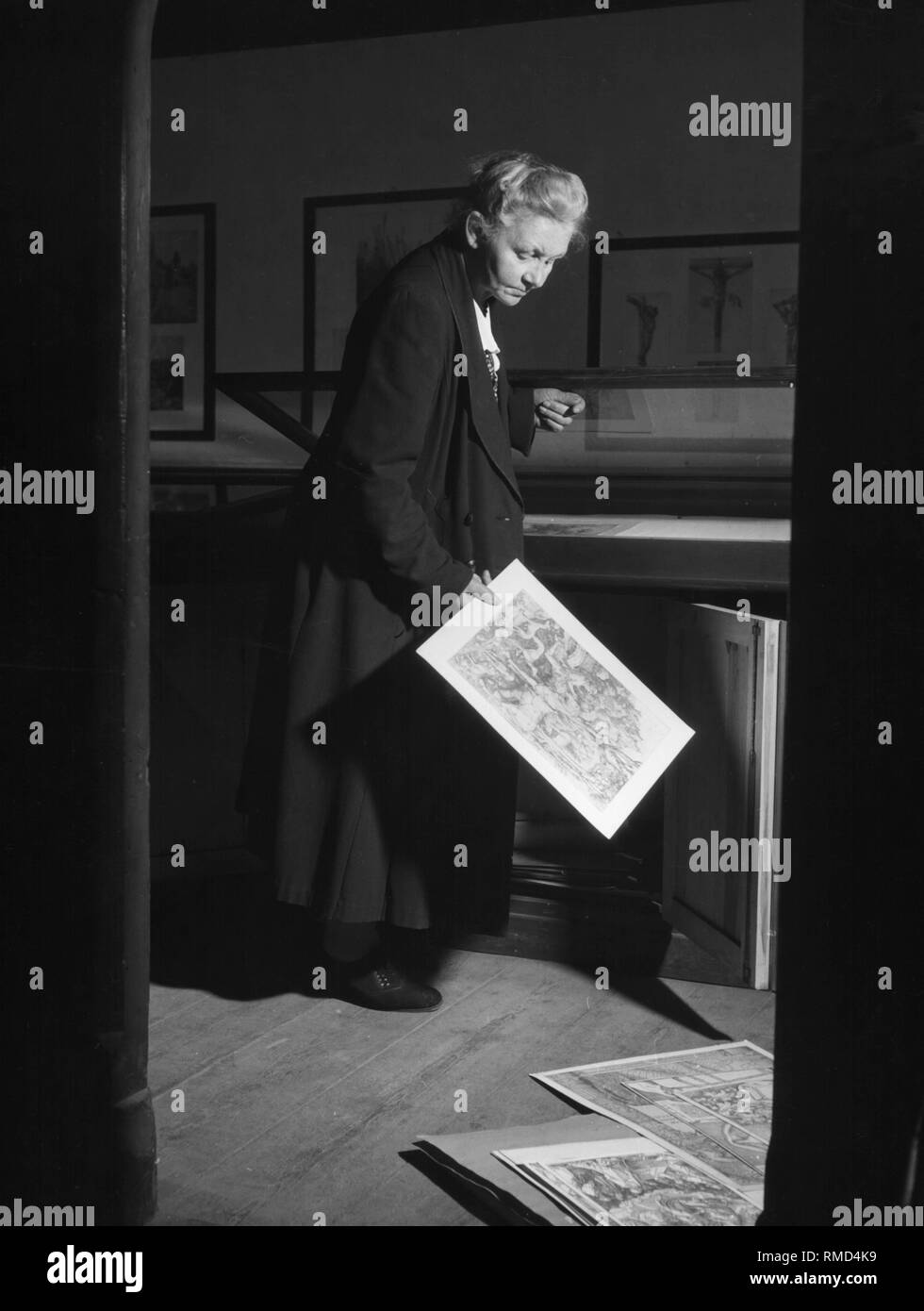 Parachute Mine High Resolution Stock Photography and Images - Alamy