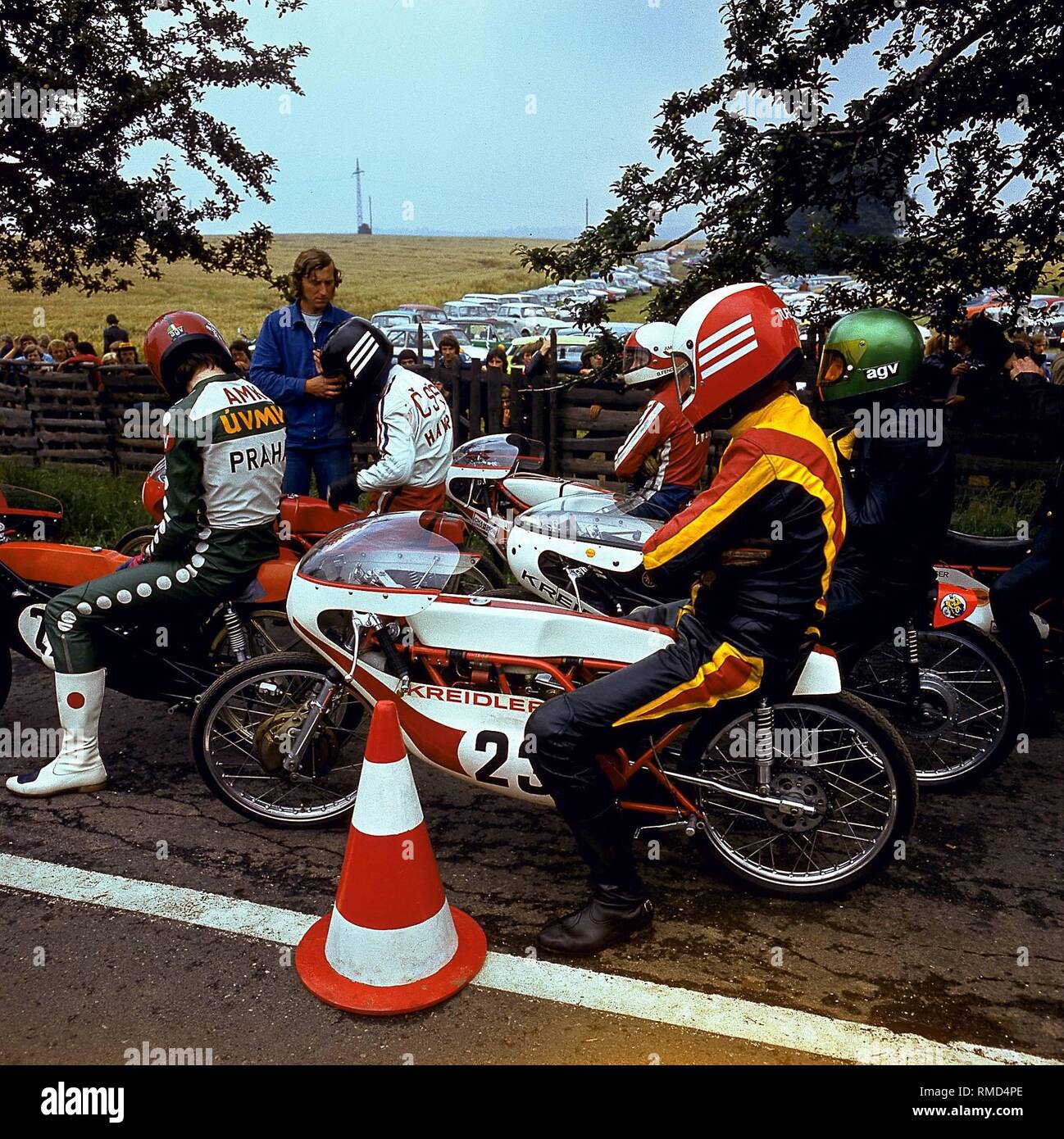 Hobby racers wait for the pre-start of the motorcycle race at the ...