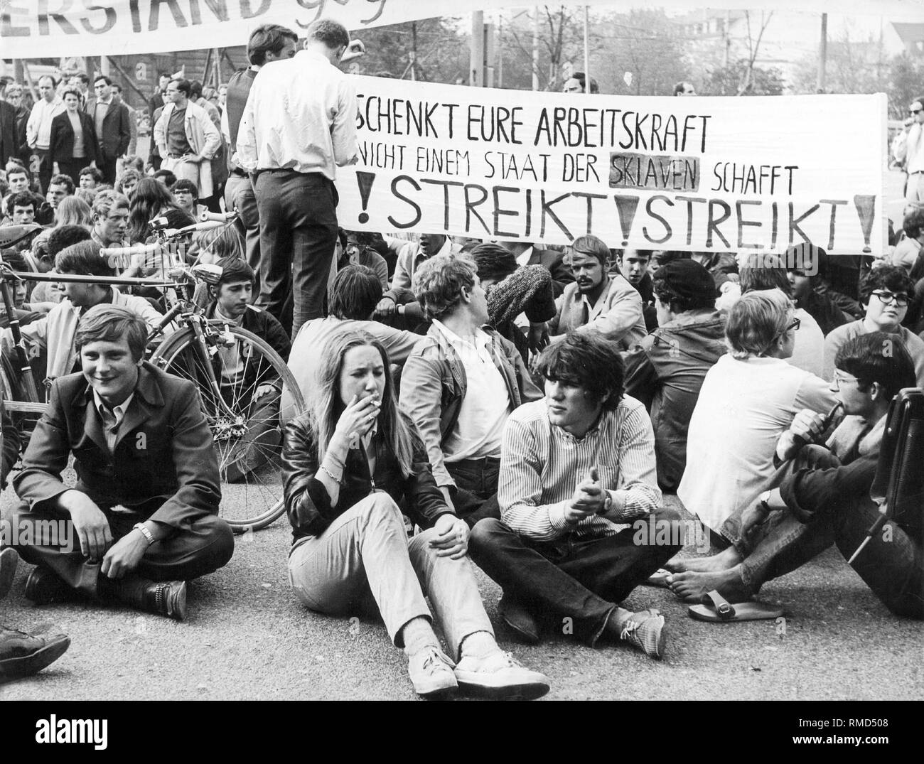 1968 student protest hi-res stock photography and images - Alamy