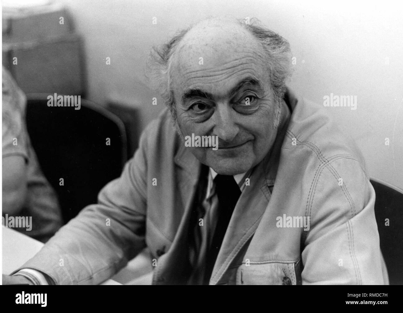 1976 here he signs the book hi-res stock photography and images - Alamy