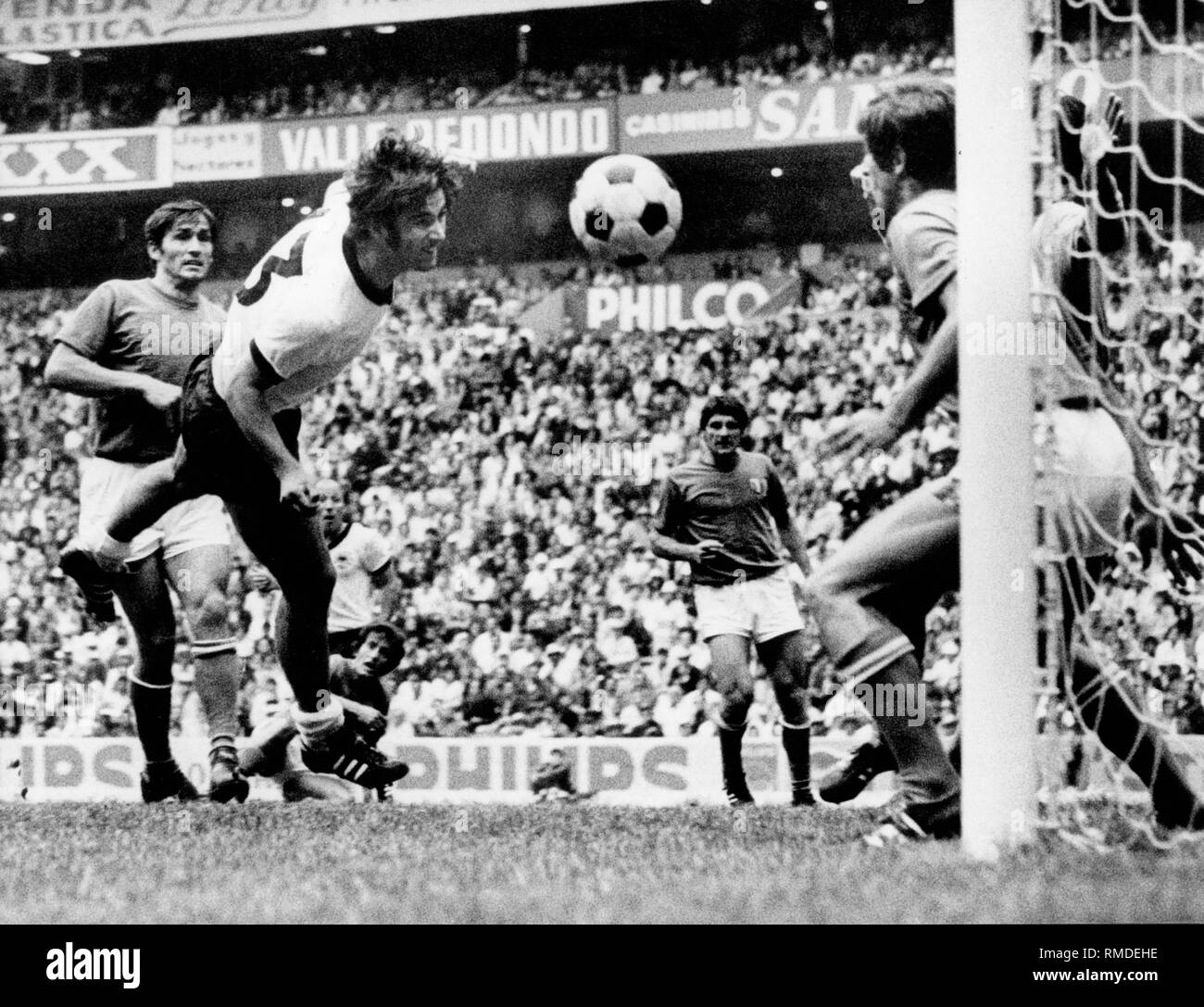 Semi-finals Germany against Italy, the so-called Game of the Century ...