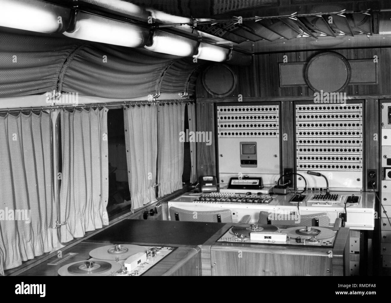 Outside Broadcasting Van High Resolution Stock Photography and Images ...