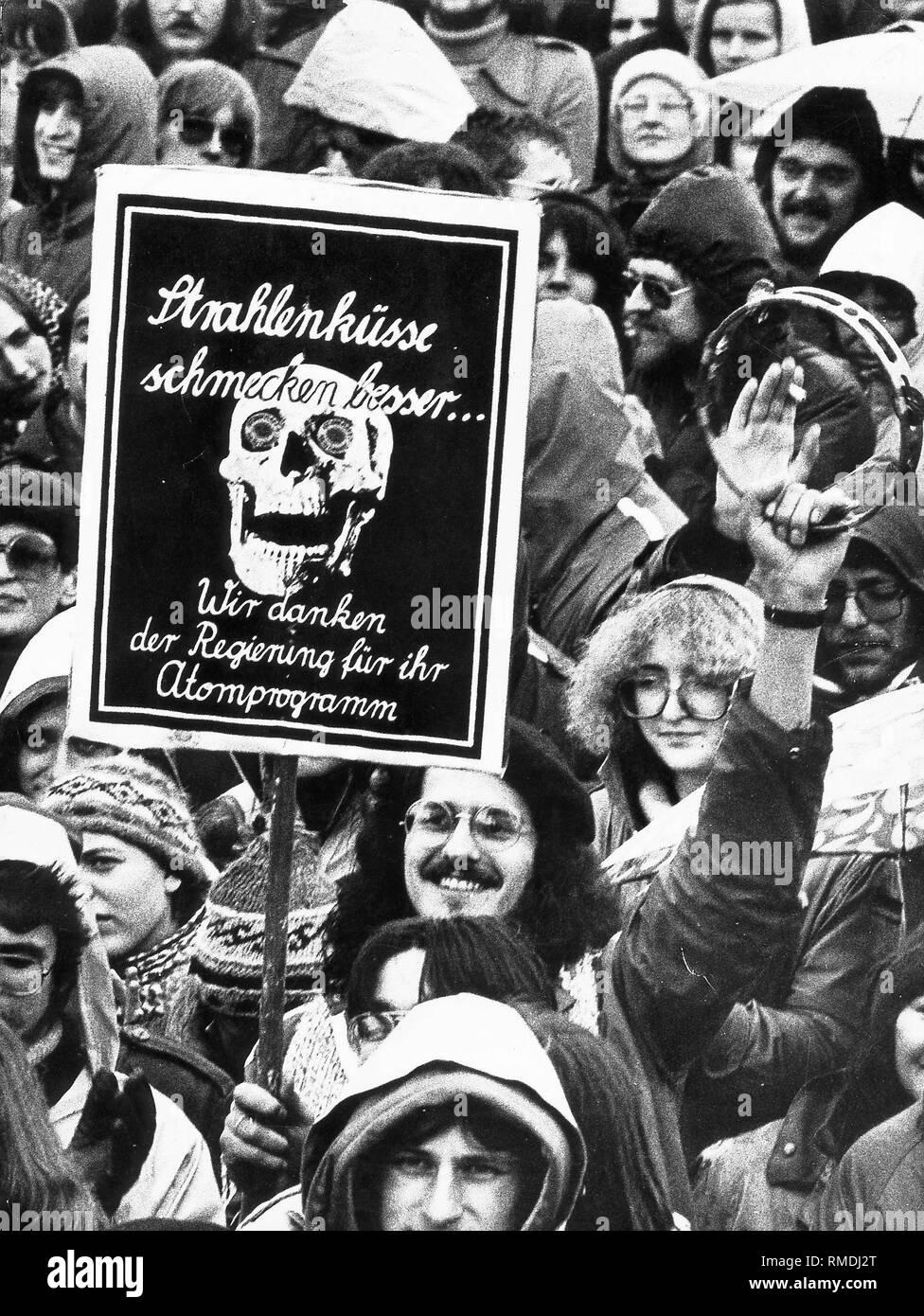 Nuclear banner hi-res stock photography and images - Alamy