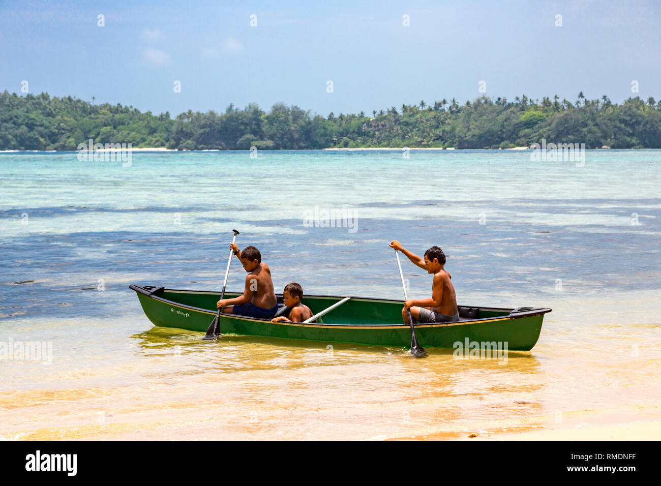 Polynesia canoe paddle hi-res stock photography and images - Alamy