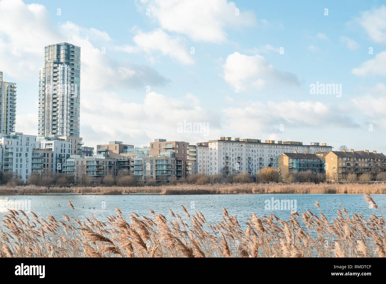 Thames water reservoir hi-res stock photography and images - Alamy