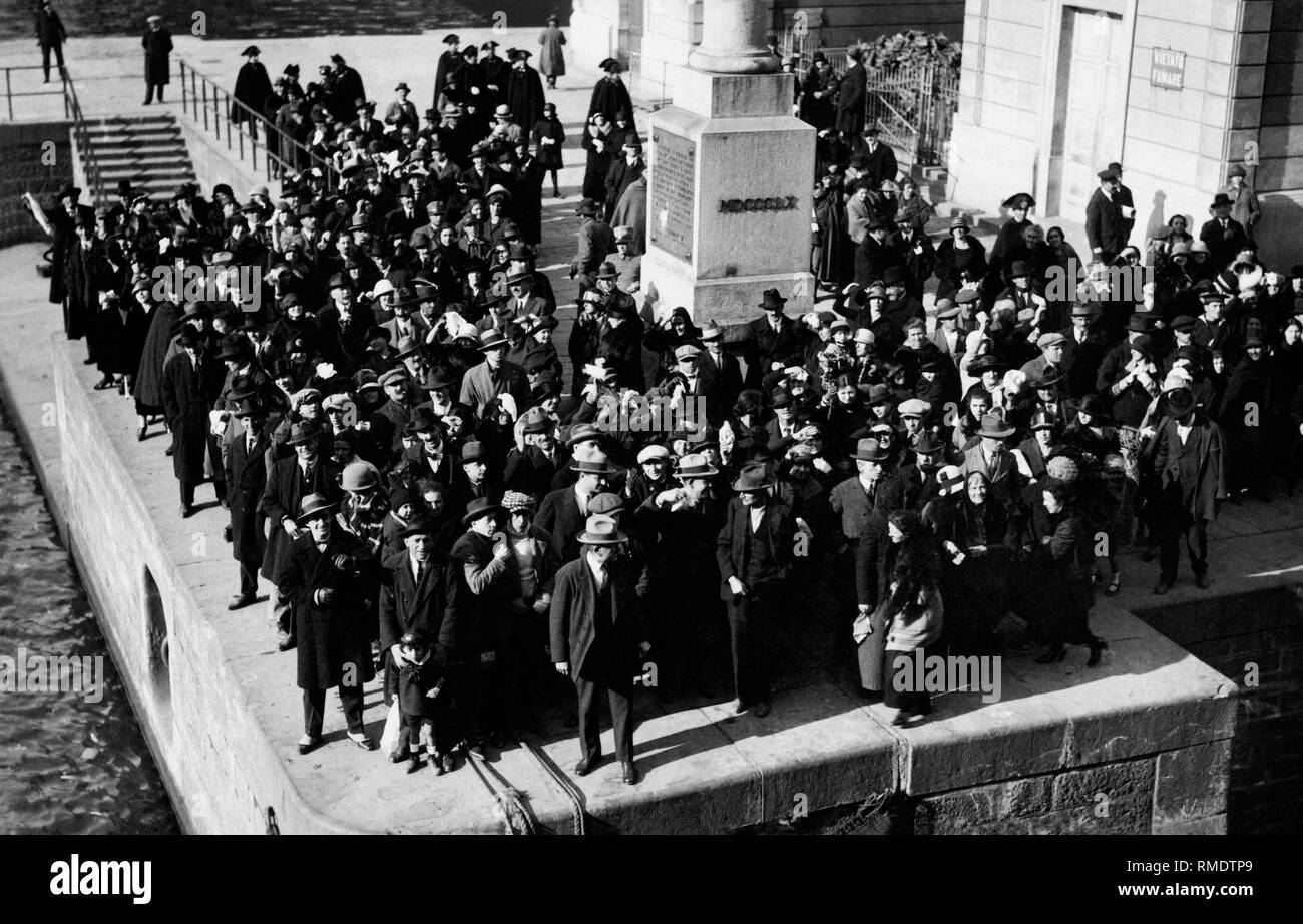 Conte verde Black and White Stock Photos & Images - Alamy