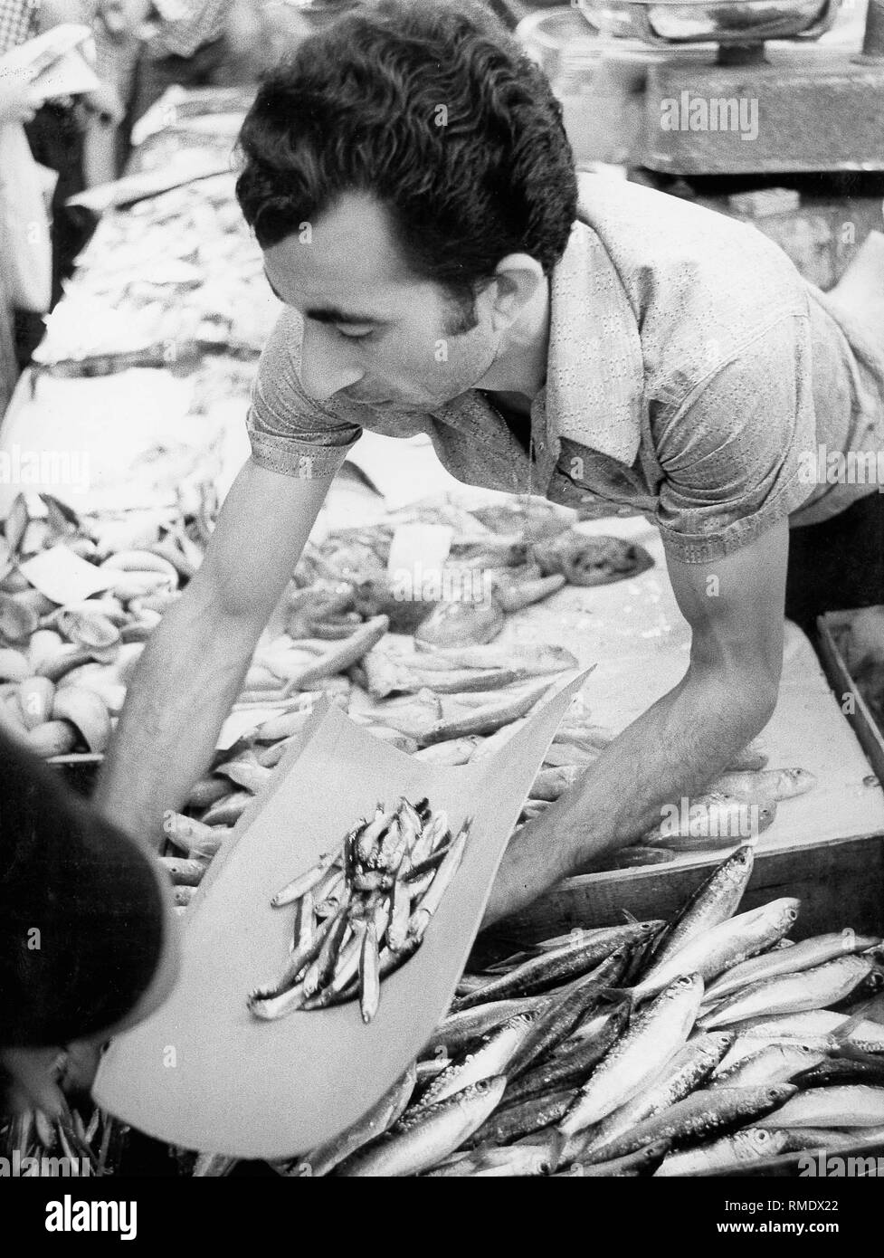 Fishmonger Black and White Stock Photos & Images - Alamy