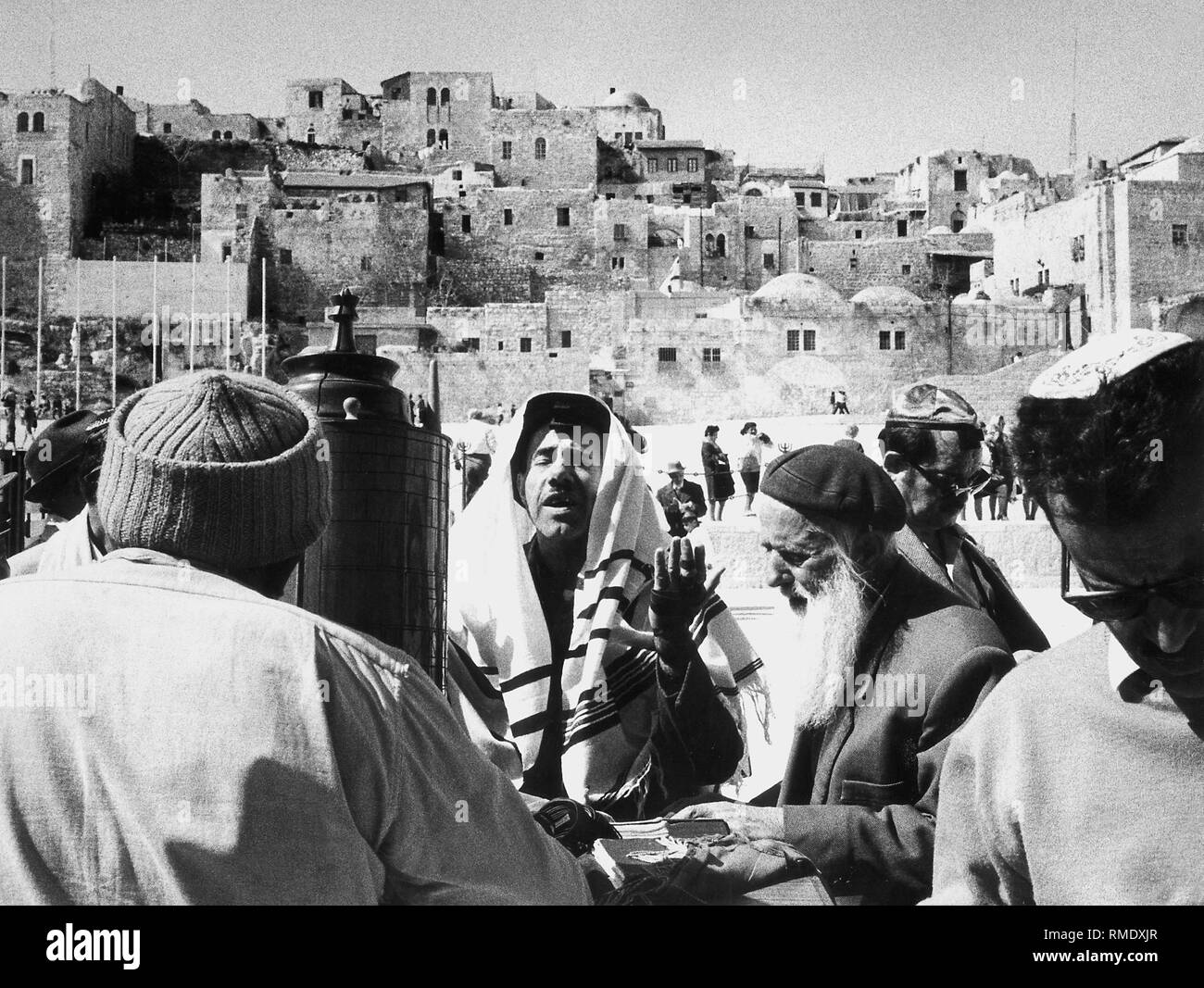 1990s wailing wall Black and White Stock Photos & Images - Alamy