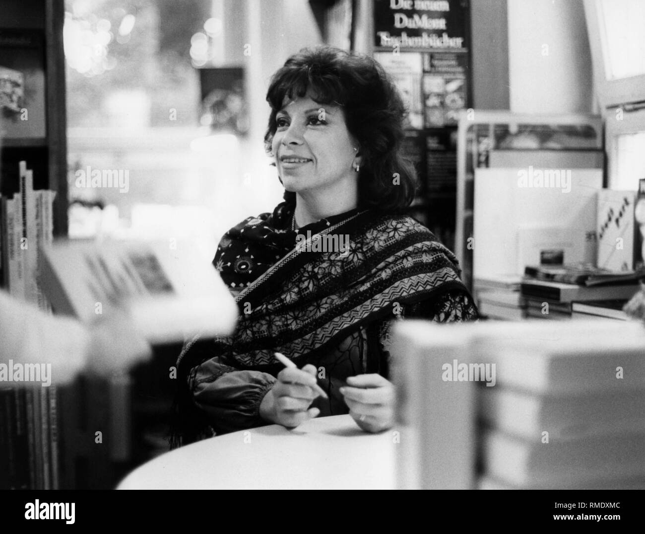 Isabel allende hi-res stock photography and images - Alamy