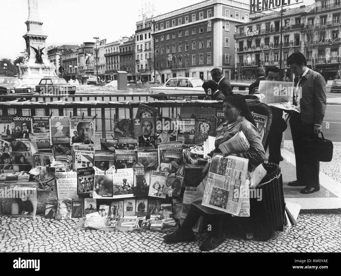 Journalism 1960s hi-res stock photography and images - Alamy