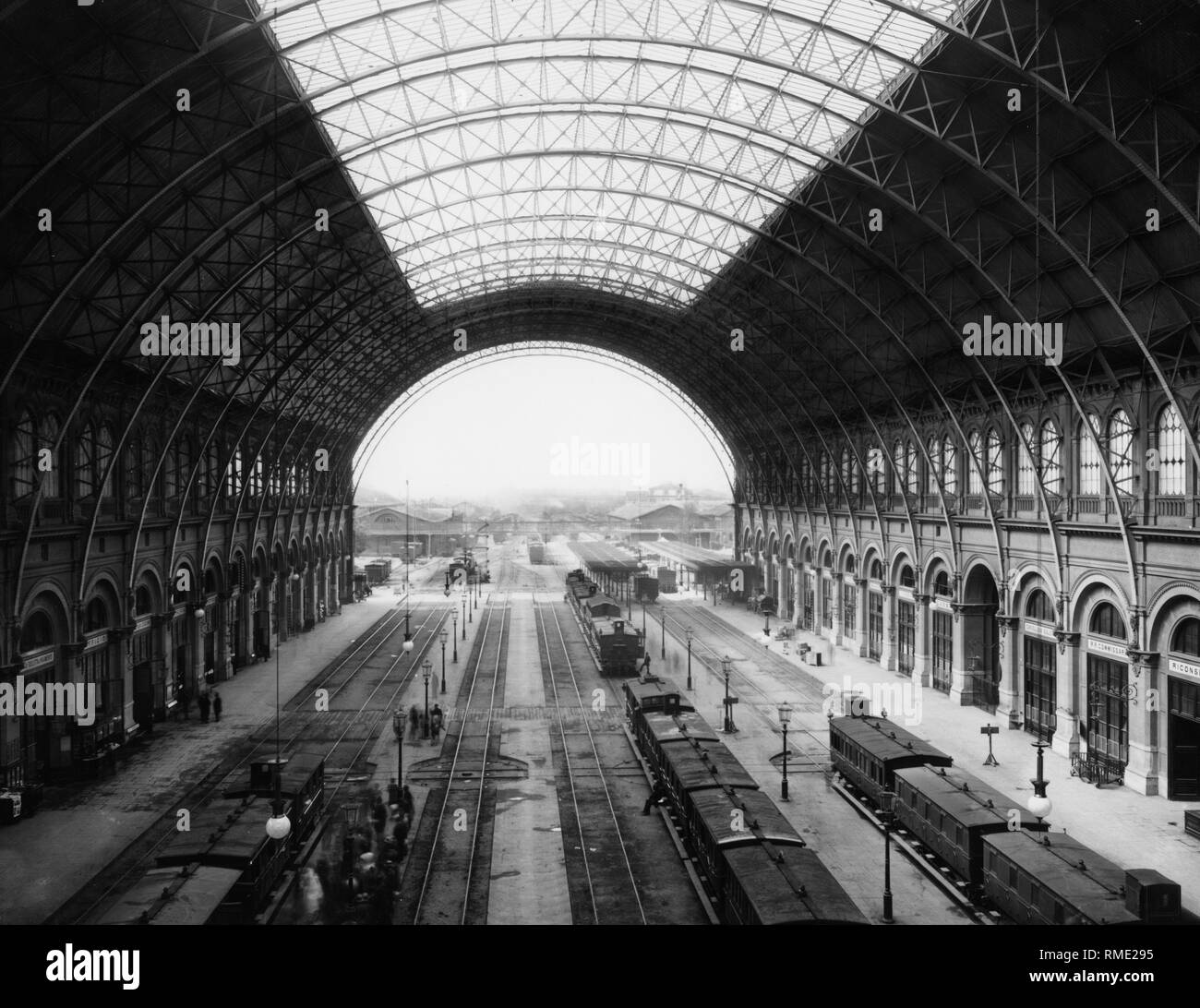 italy, piemonte, turin, railway station of porta nuova Stock Photo - Alamy