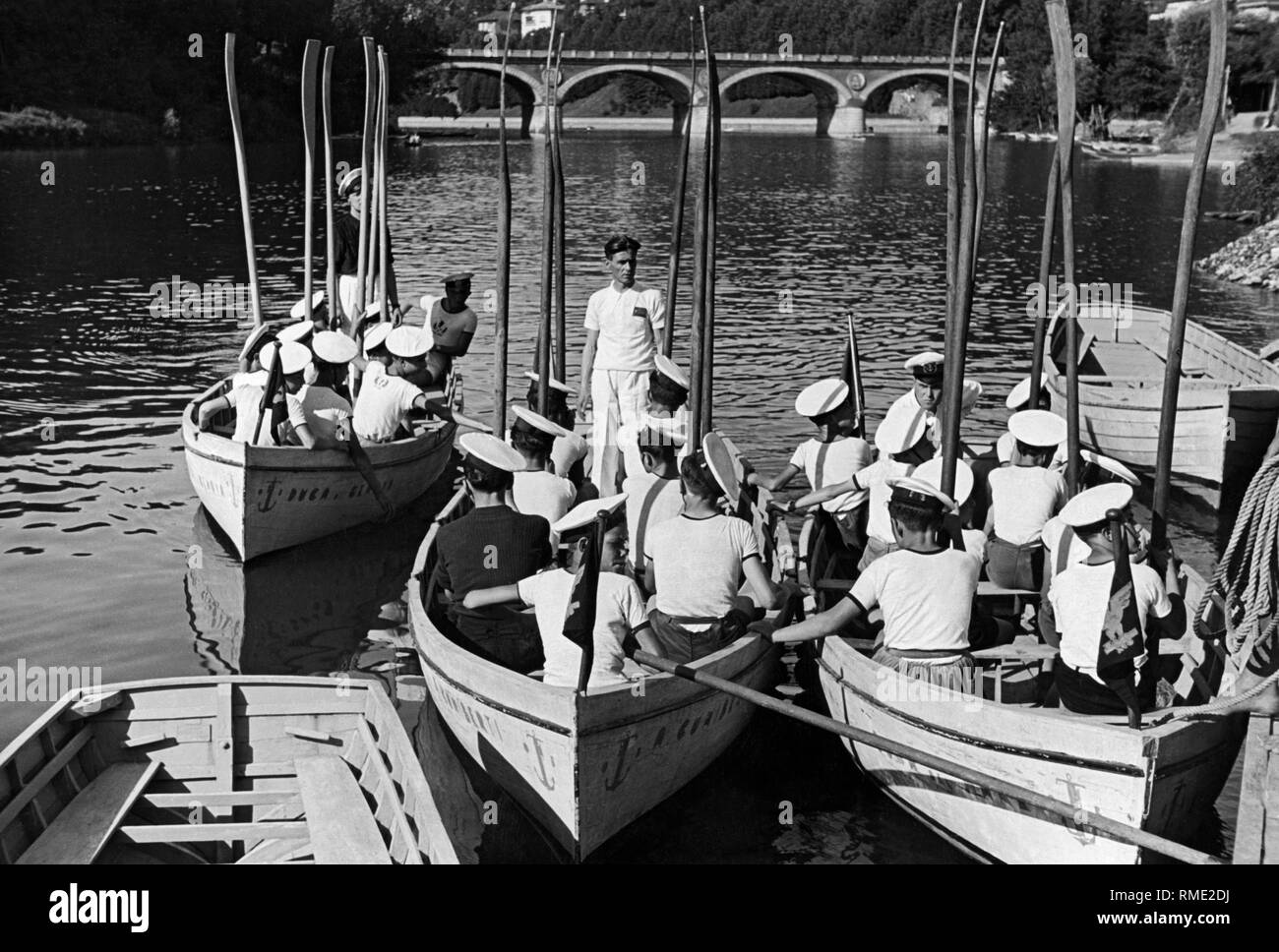 isabella bridge, po river, young sailors, turin, piemonte, italy 1920 ...