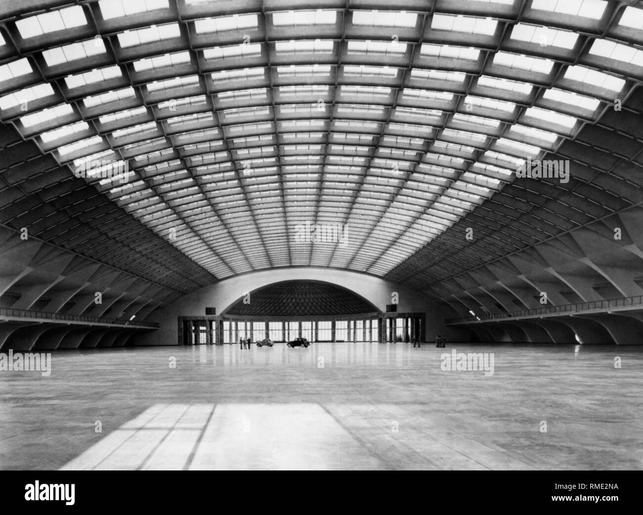 1966 building Black and White Stock Photos & Images - Alamy