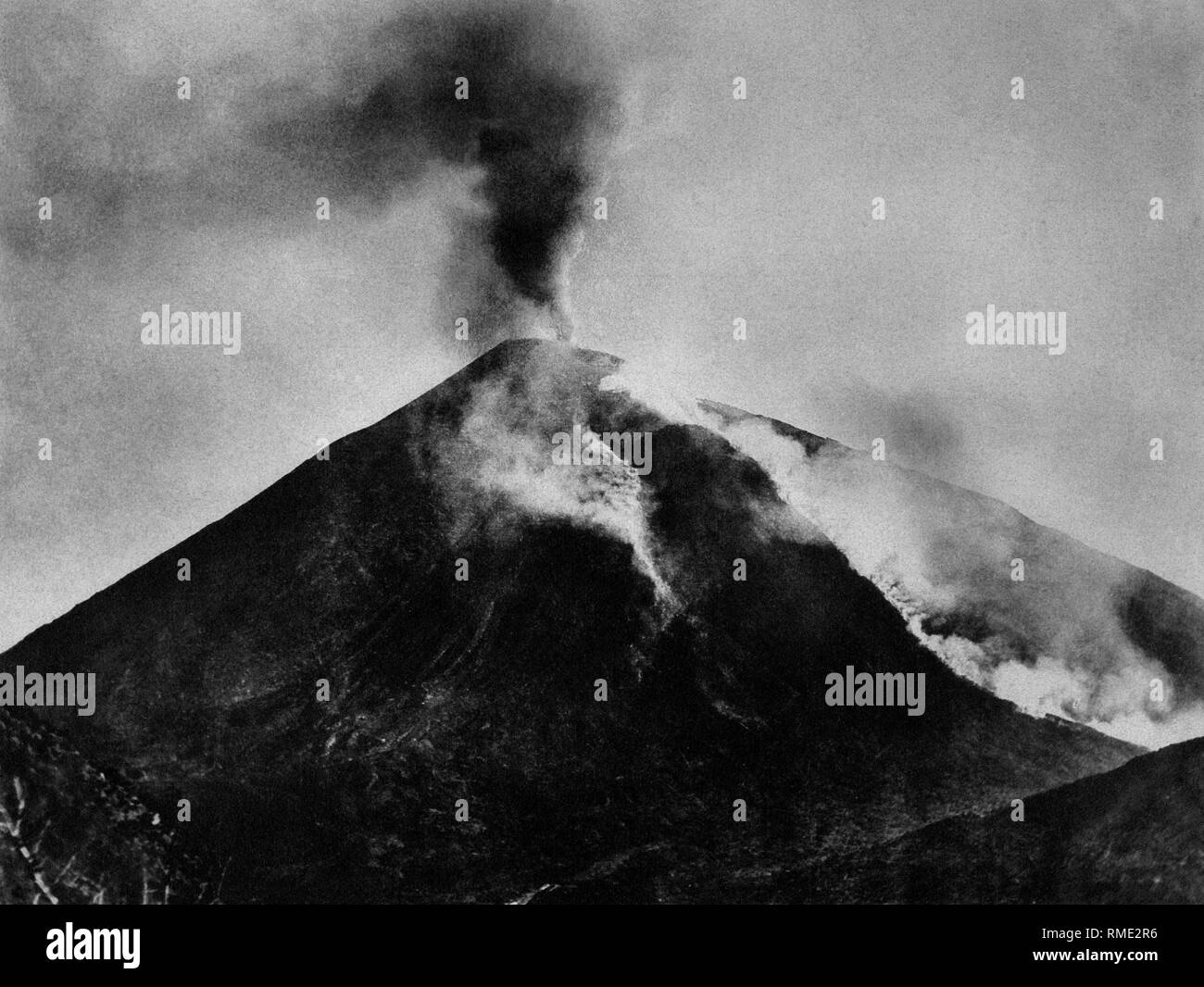1906 vesuvius hi-res stock photography and images - Alamy