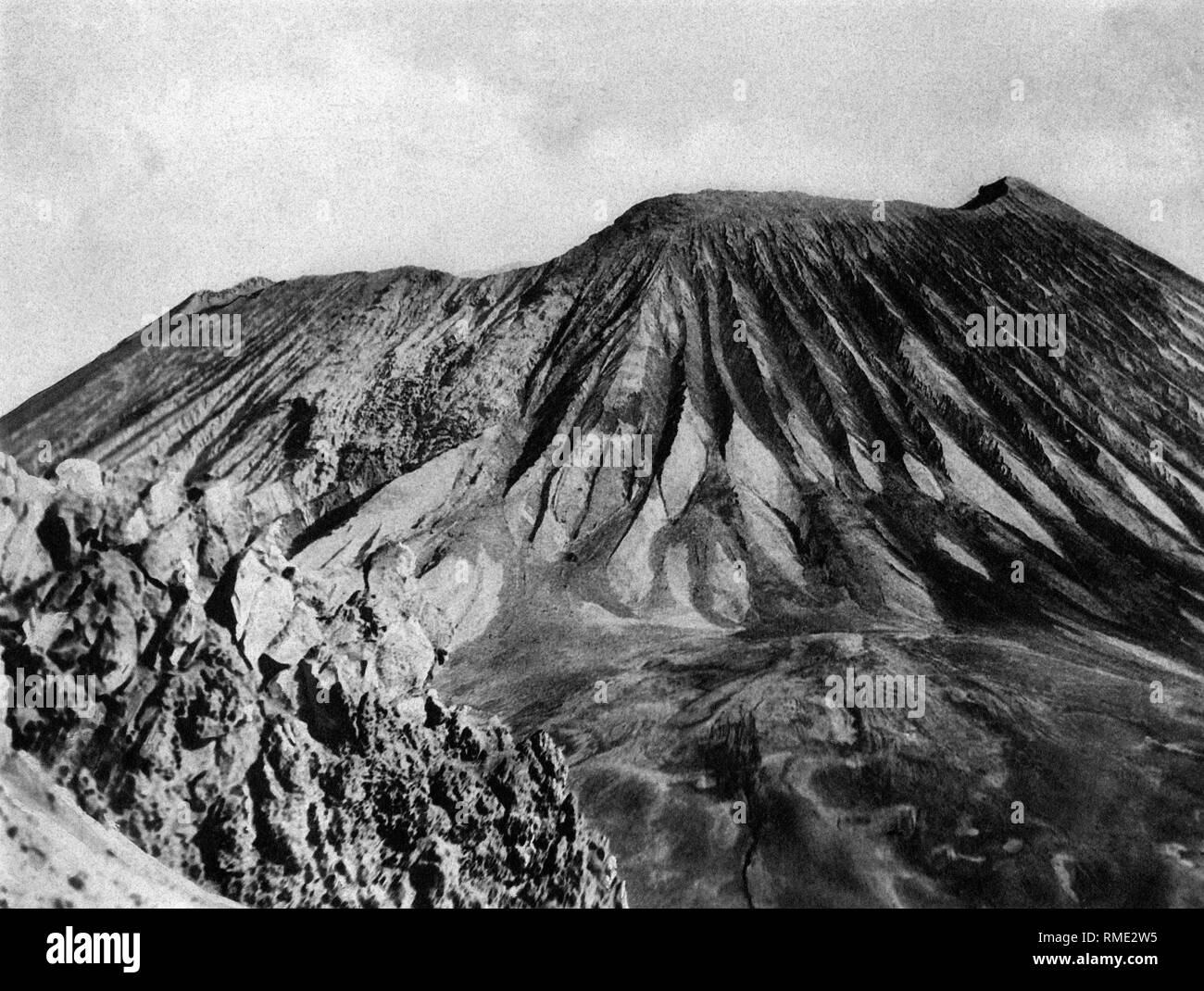 service eruption of Vesuvius in April 4, 1906 Stock Photo - Alamy