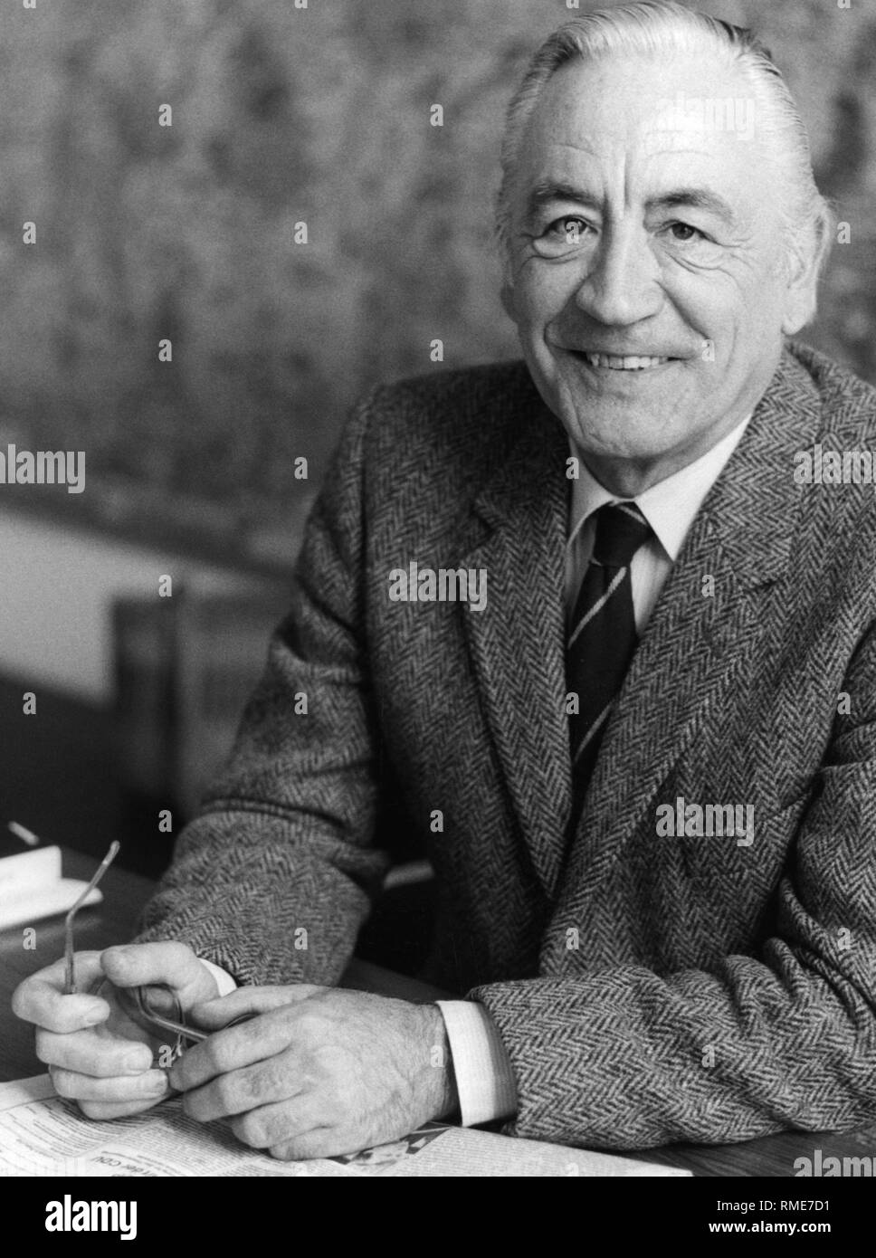 Portrait of Hans Heigert, the editor-in-chief of Sueddeutsche Zeitung ...