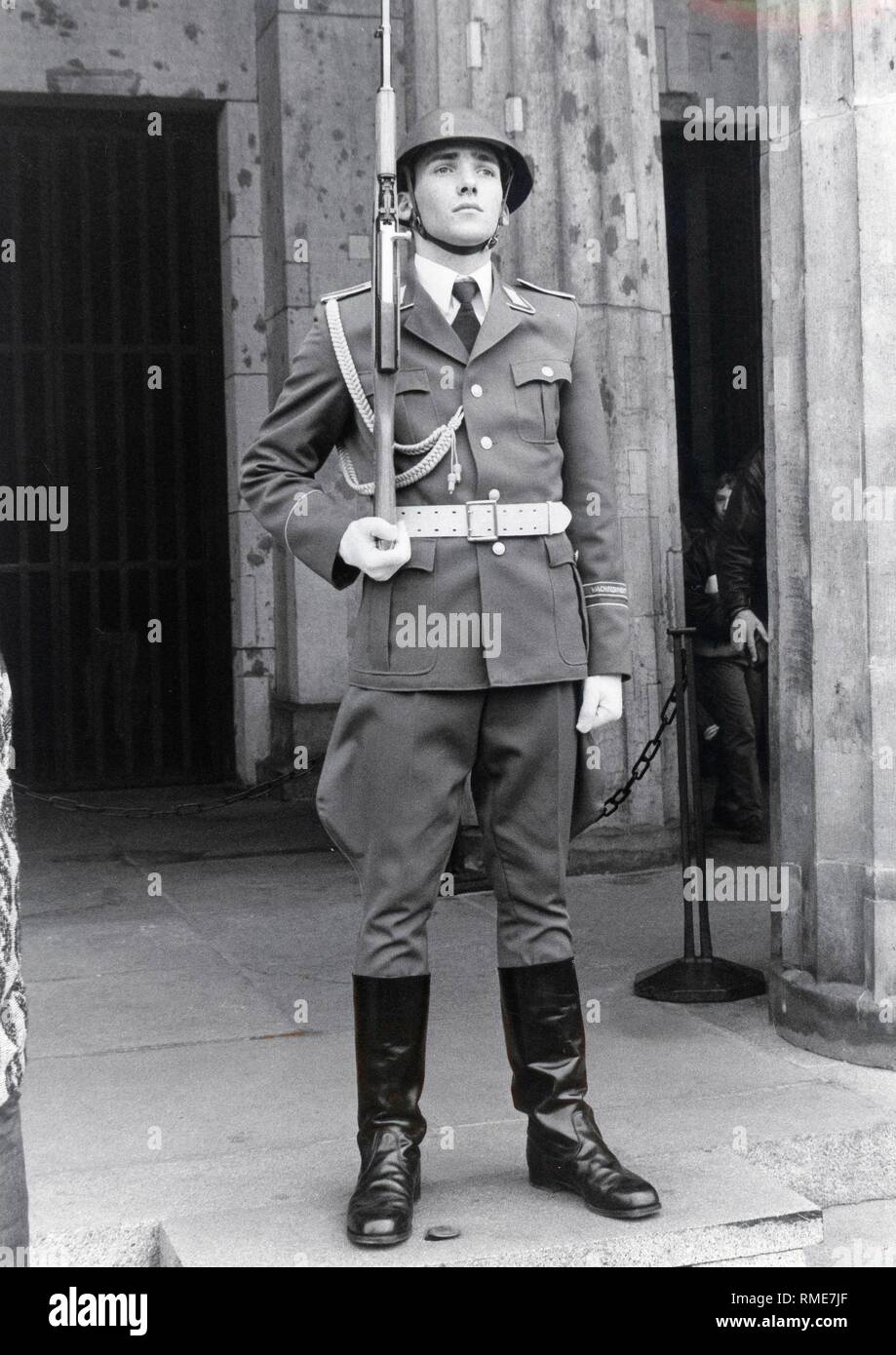 Gdr army hi-res stock photography and images - Alamy