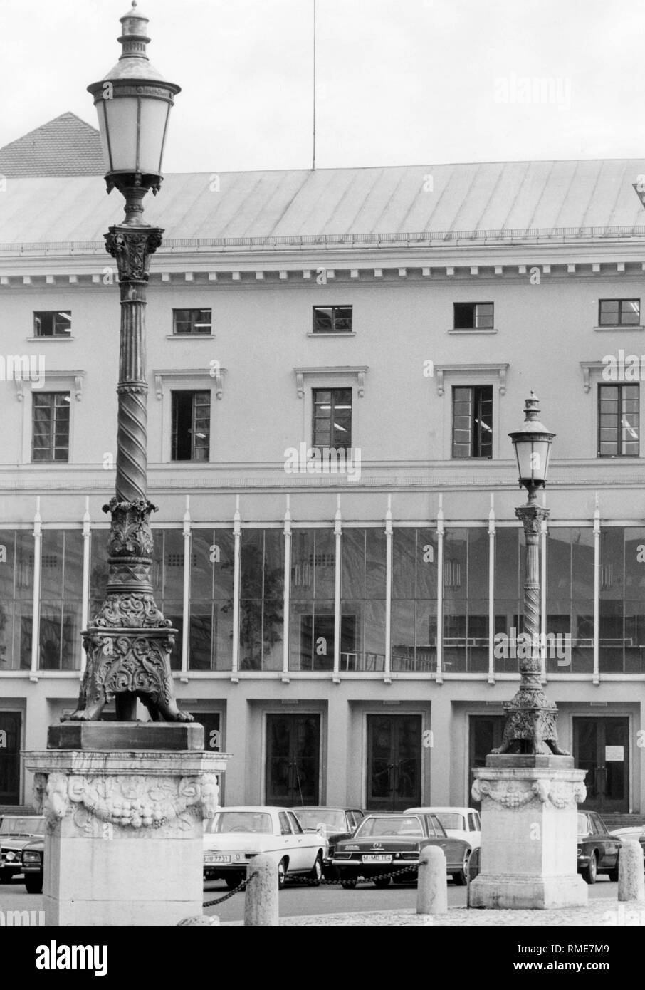 Residenztheater hi-res stock photography and images - Alamy