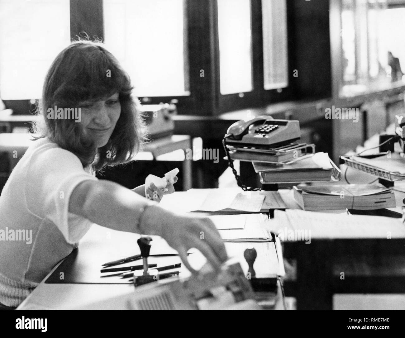 Pen employee Black and White Stock Photos & Images - Alamy