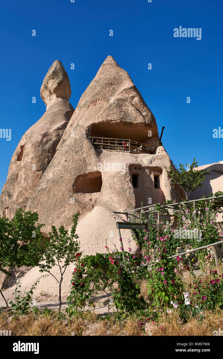Cafeteria Balkonlu a typical fairy chimney cave house, Uchisar, near ...