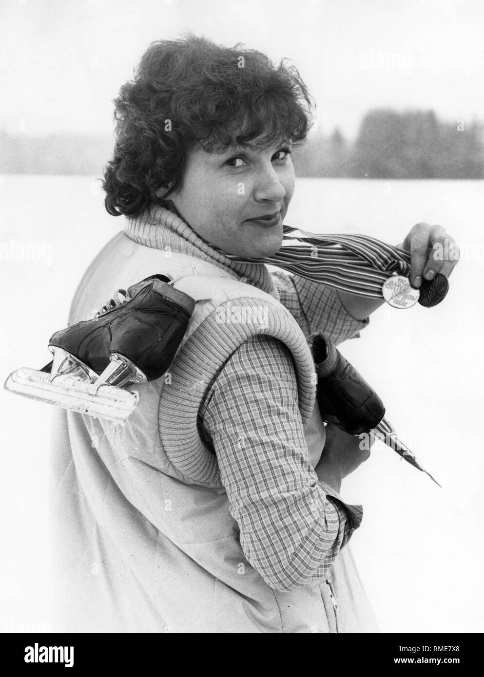 Speed skater Monika Pflug with ice skates shows her Olympic-medals ...