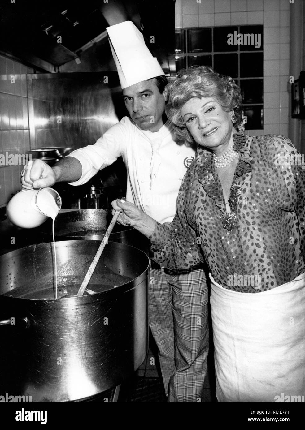 Vera Kalman dancing with Jozsef Jankovits at the premiere of a Kalman ...