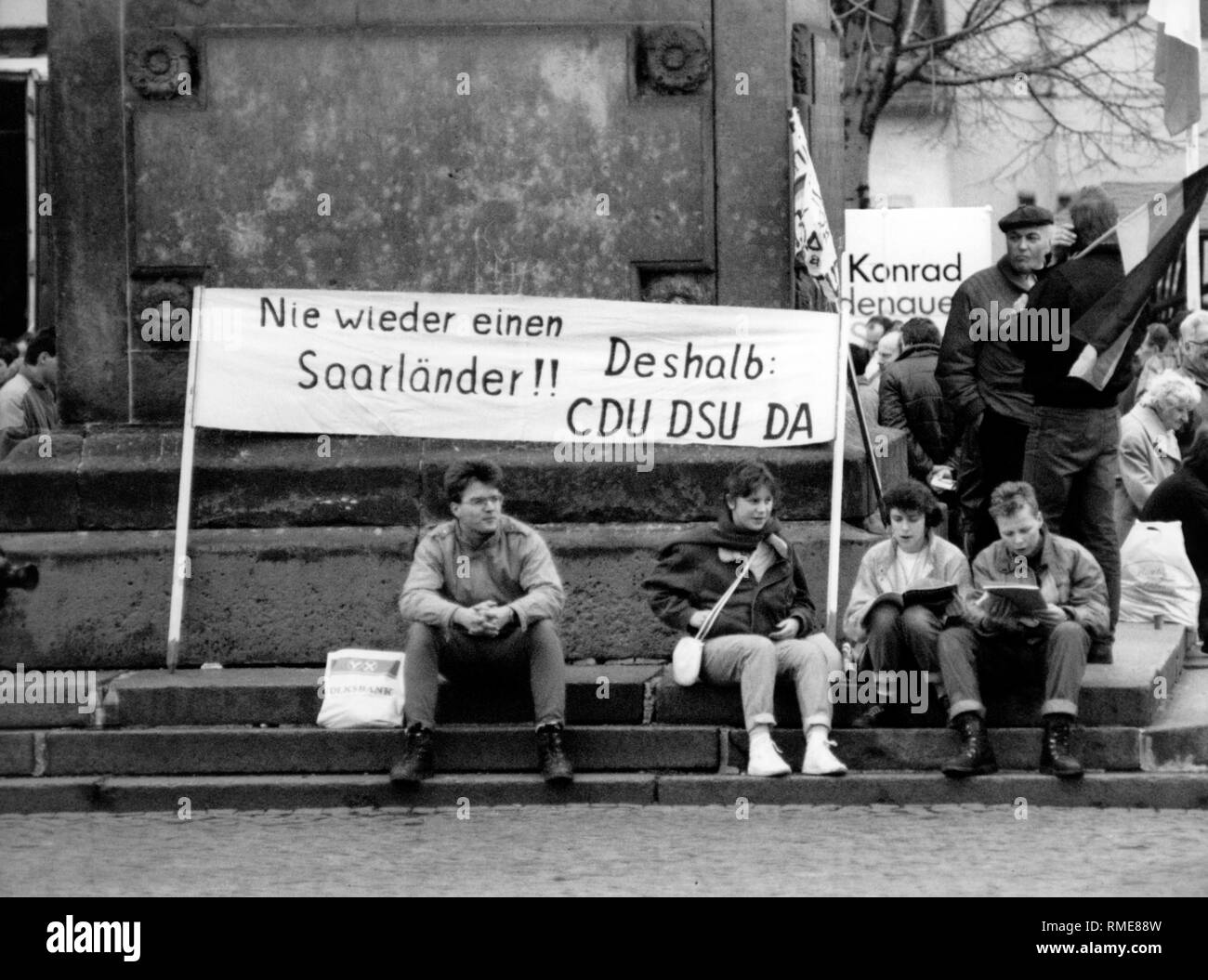 Peoples chamber election 1990 hi-res stock photography and images - Alamy