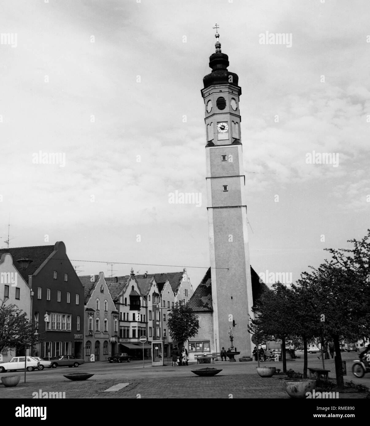 The market square in Dorfen with the chapel tower (undated shot Stock ...