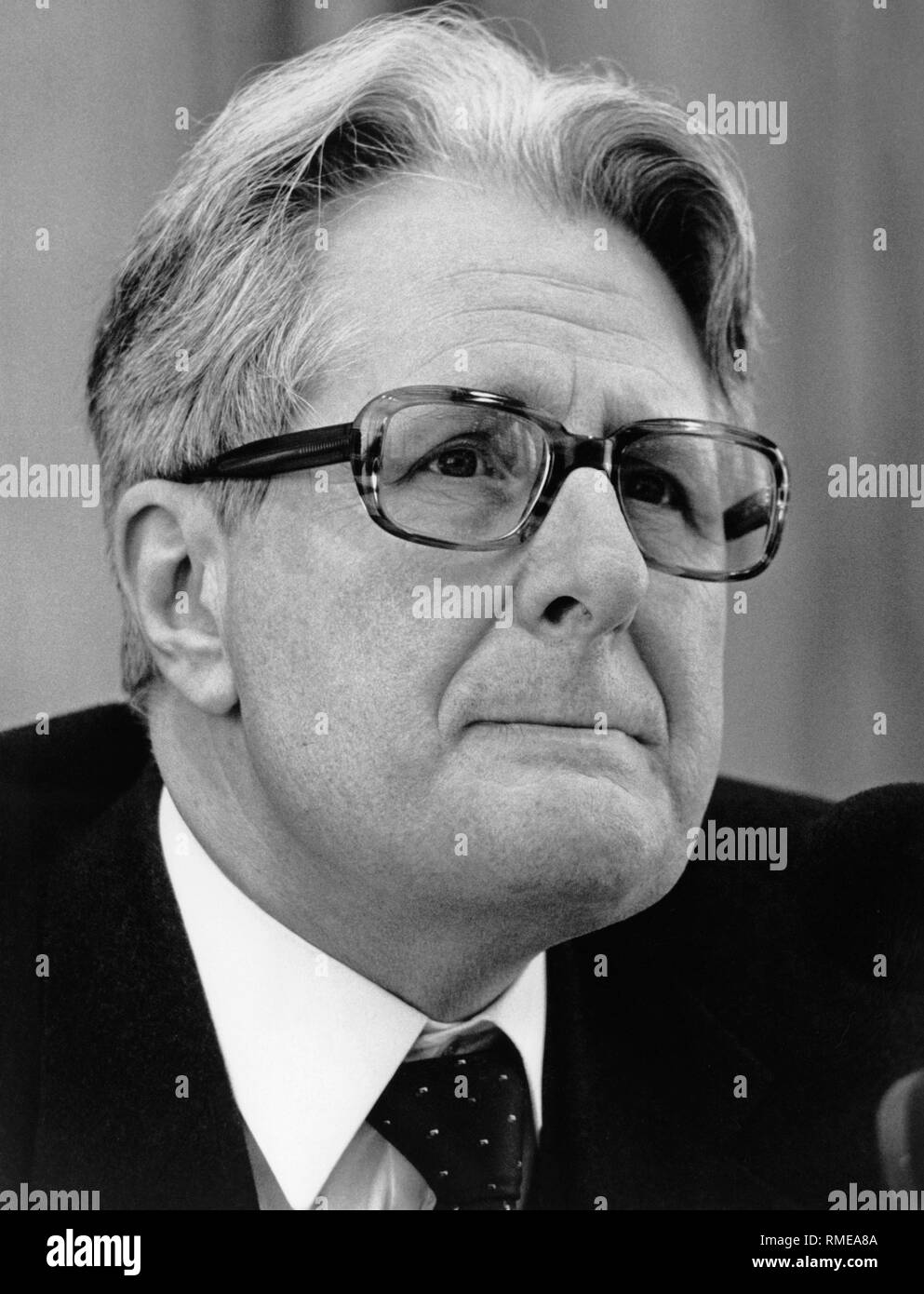 Potrait of the politician and SPD parliamentary group leader Hans ...