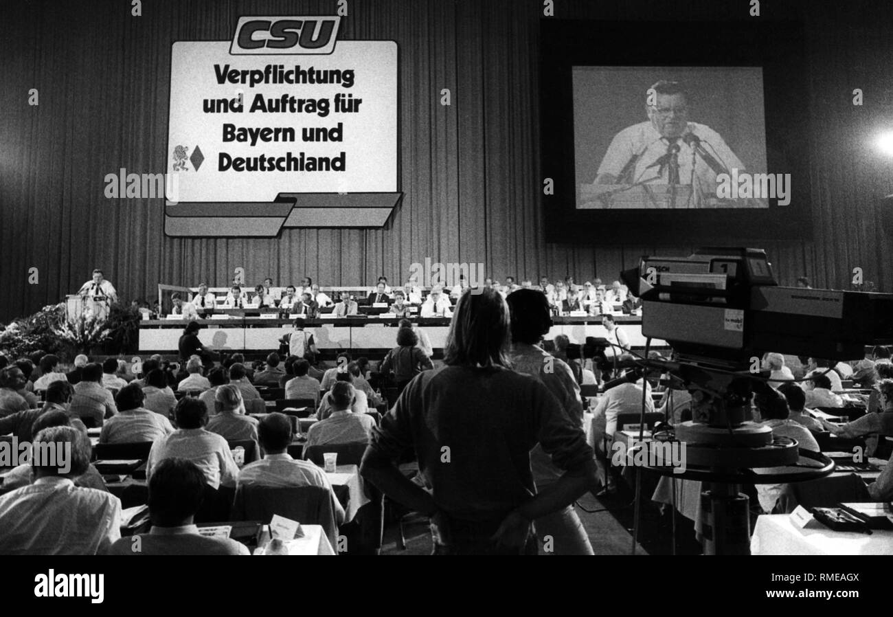 This photo shows the CSU chairman and Prime Minister Franz-Josef ...