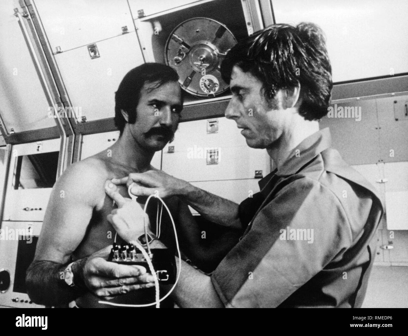 The two astronauts Wubbo Ockels and Ulf Merbold (from left) during the ...