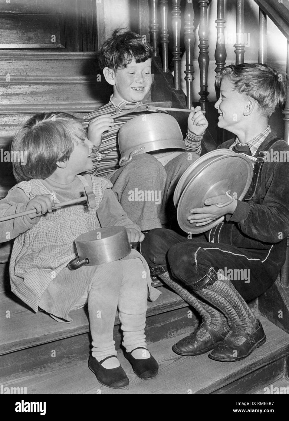 Black and white lids hi-res stock photography and images - Alamy