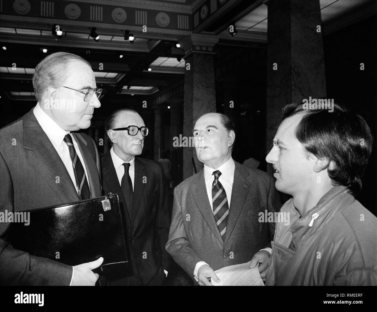 Mitterrand kohl 1984 hi-res stock photography and images - Alamy