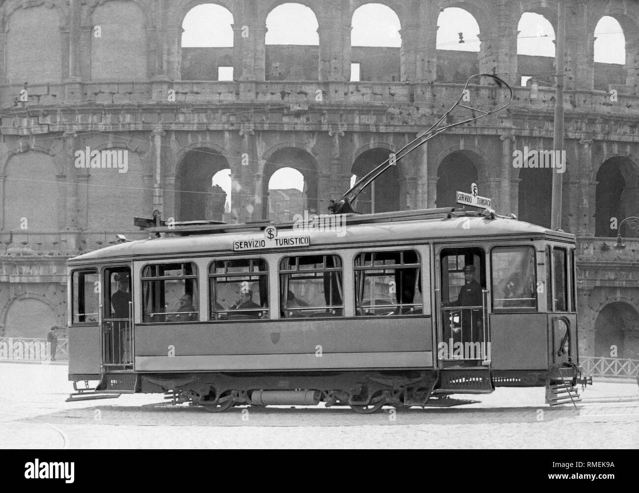 tourist tram in rome, 1920 Stock Photo - Alamy
