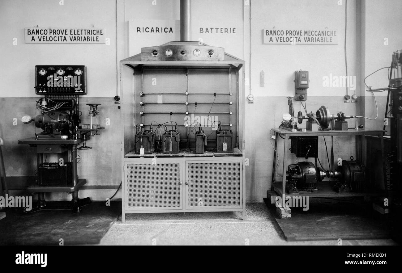bench testing car components, rome 1940 Stock Photo - Alamy