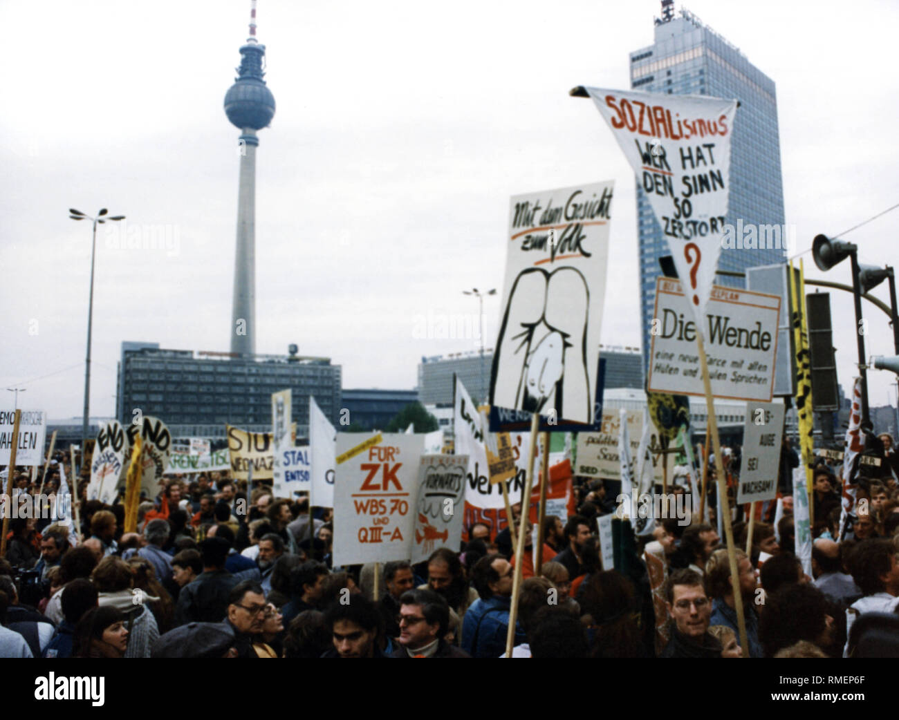 Alexanderplatz 1989 hi-res stock photography and images - Alamy