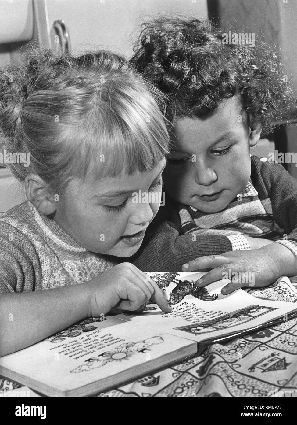 Childrens illustrated book Black and White Stock Photos & Images - Alamy