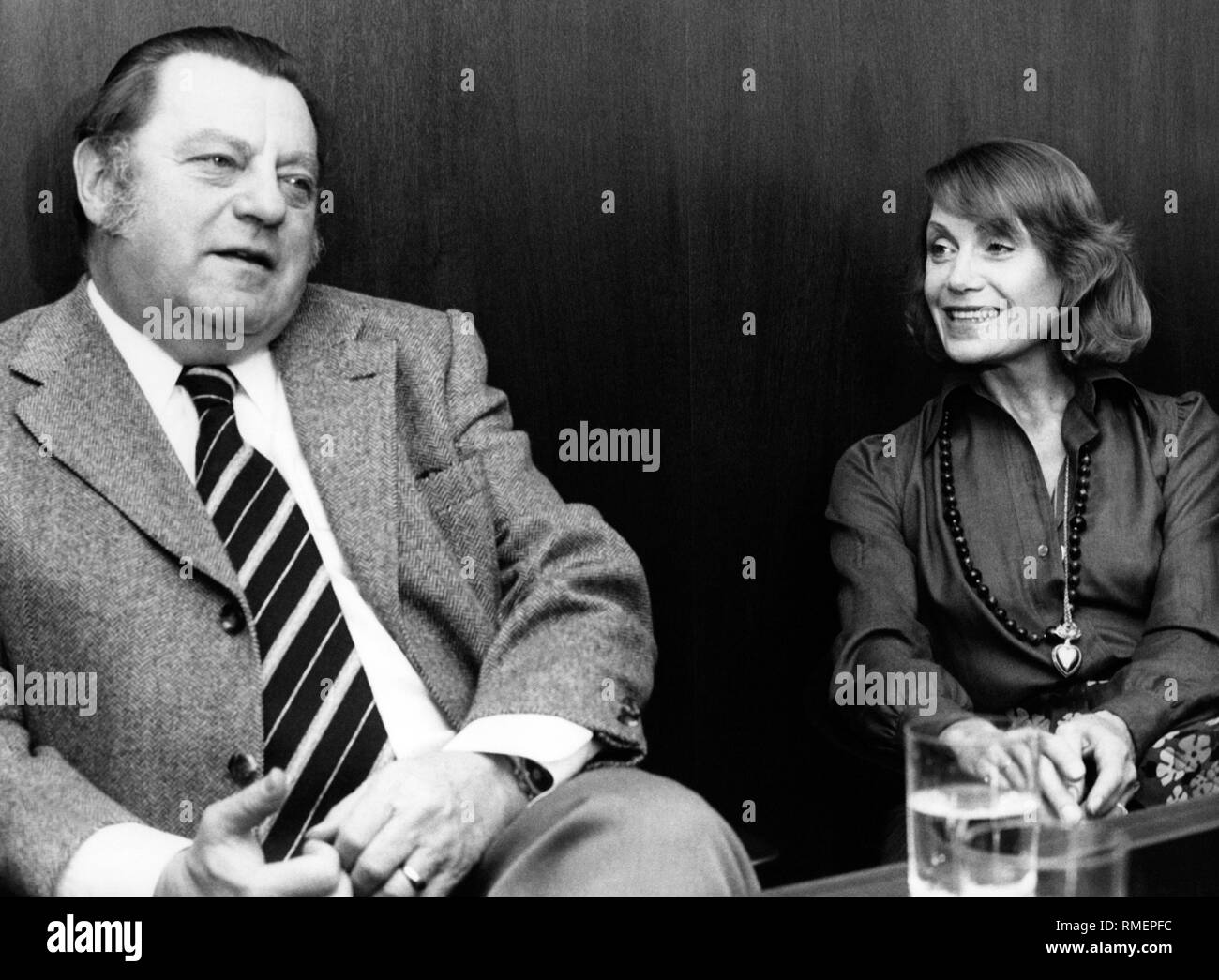 Az photo talk Black and White Stock Photos & Images - Alamy