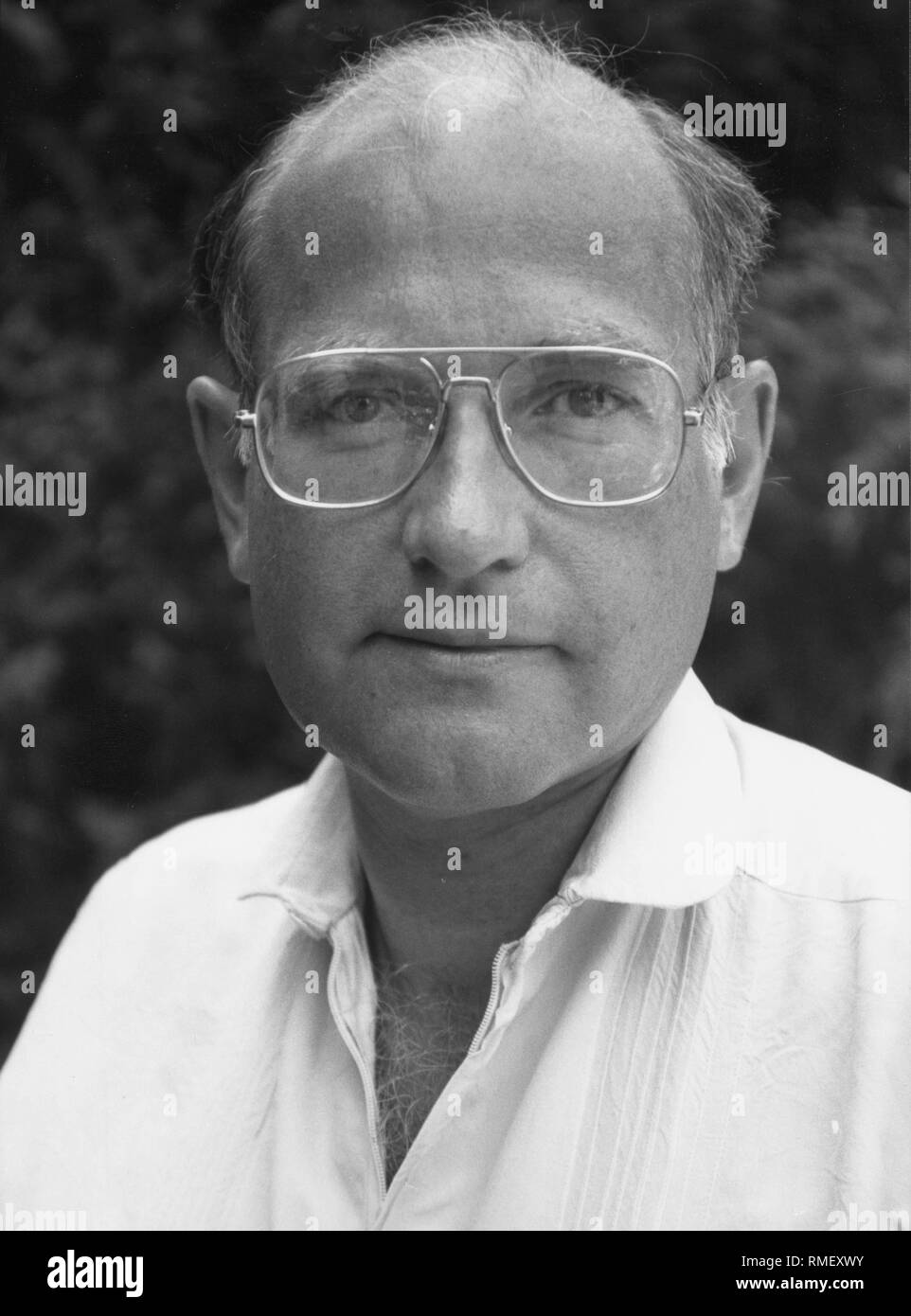 Dr. Max Daunderer is an internist and habilitated clinical toxicologist ...