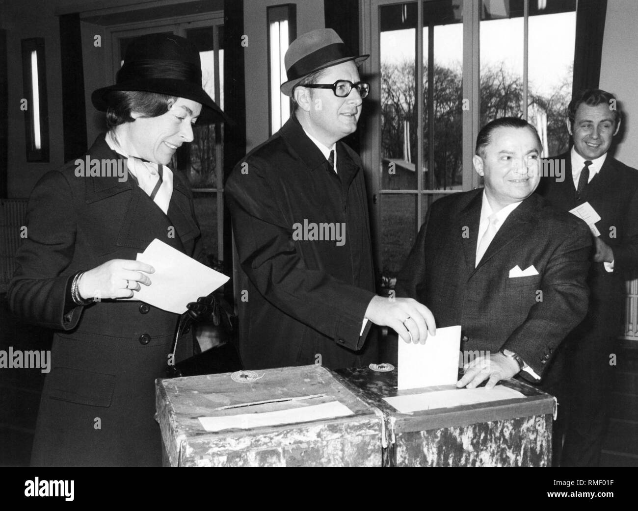 With Mayor Of Munich Hans Jochen Vogel And Wife Ilse Vogel High ...