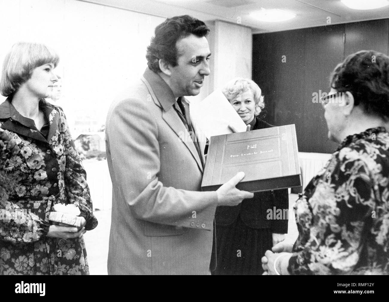 Youth politics 1960s hi-res stock photography and images - Alamy