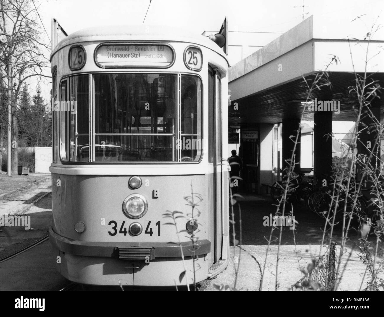 Overhead tramway Black and White Stock Photos & Images - Alamy