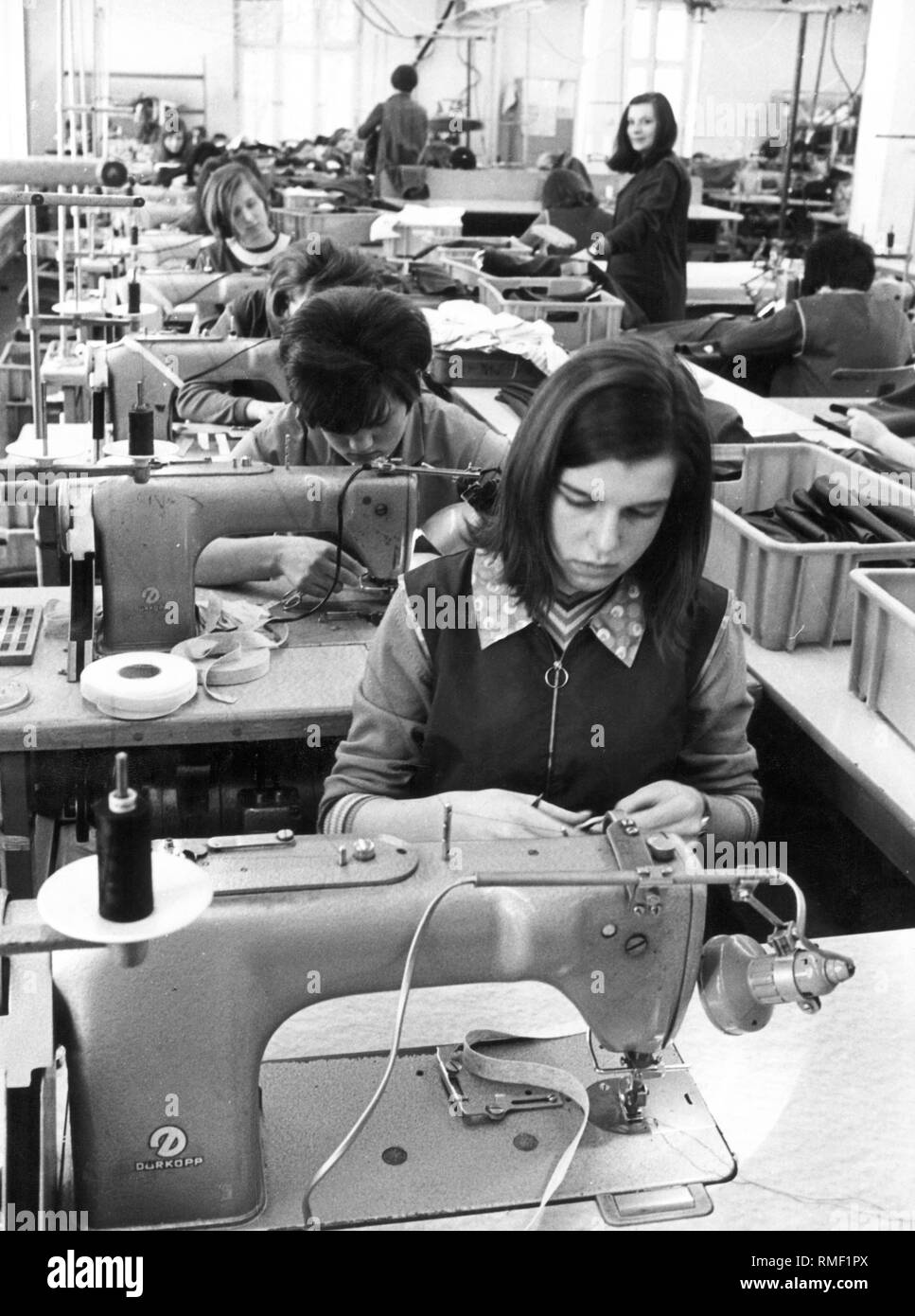 Stitching machines Black and White Stock Photos & Images - Alamy