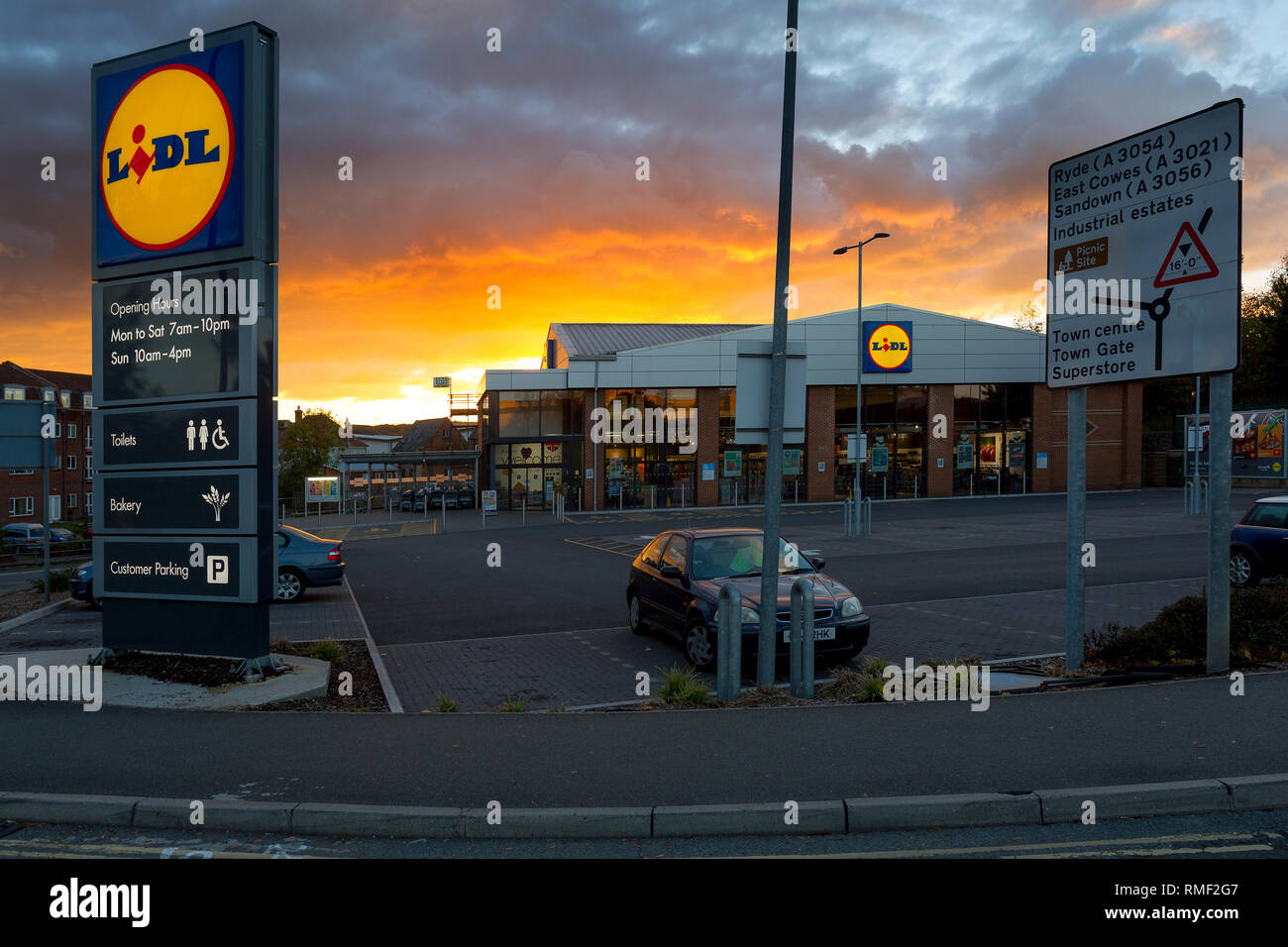 Supermarket, Lidl, Newport, Isle of Wight, Engerland, UK Stock Photo ...