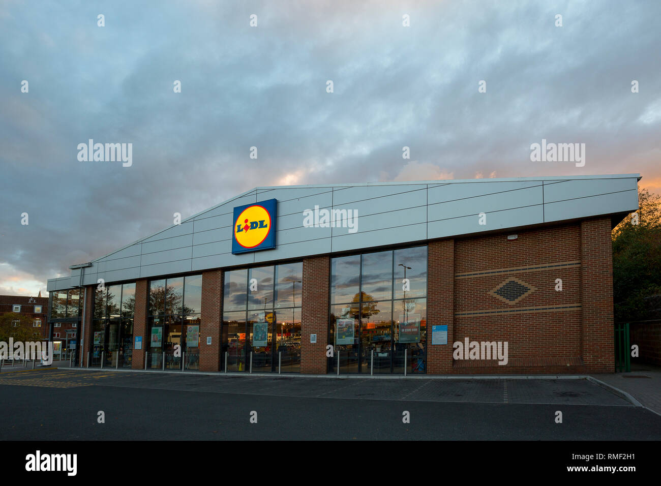Isle of wight shopping hi-res stock photography and images - Alamy