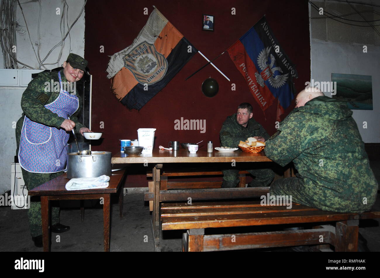 Army cook hi-res stock photography and images - Alamy